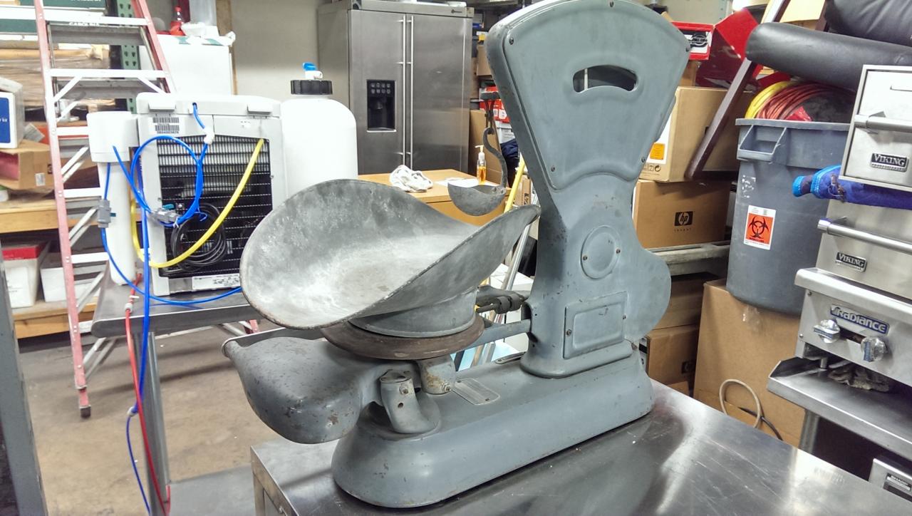 Lot #28: Vintage Toledo Scale Model 4652 (40 Lb Capacity) VERY NICE ...